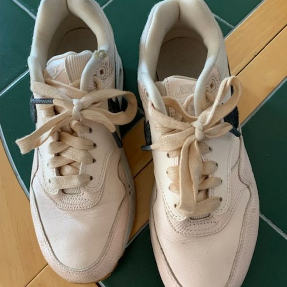 Nike | Shoes | Nike Air Athletic Shoes Size 75 | Poshmark